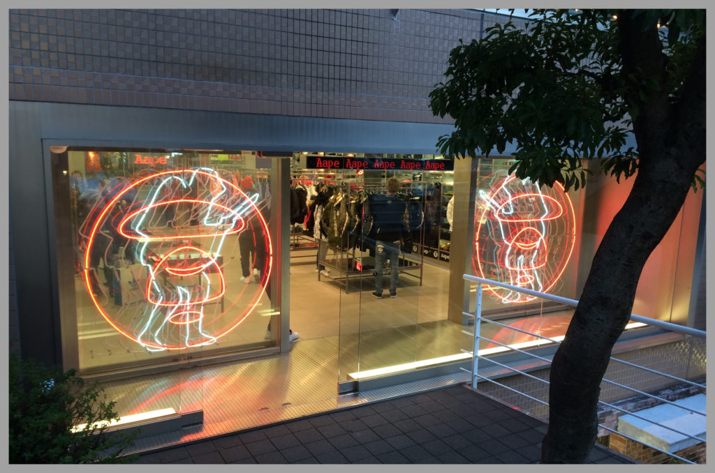 BAPE STORE (ベイプストア) 原宿 | Fashion Map Tokyo